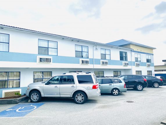 Luxury Amenities and Services at Happy Day Inn